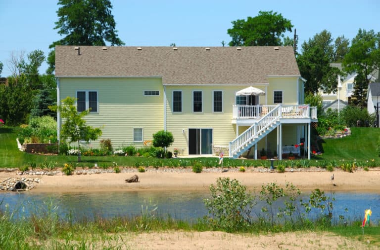 31 Green Vinyl Siding House Ideas